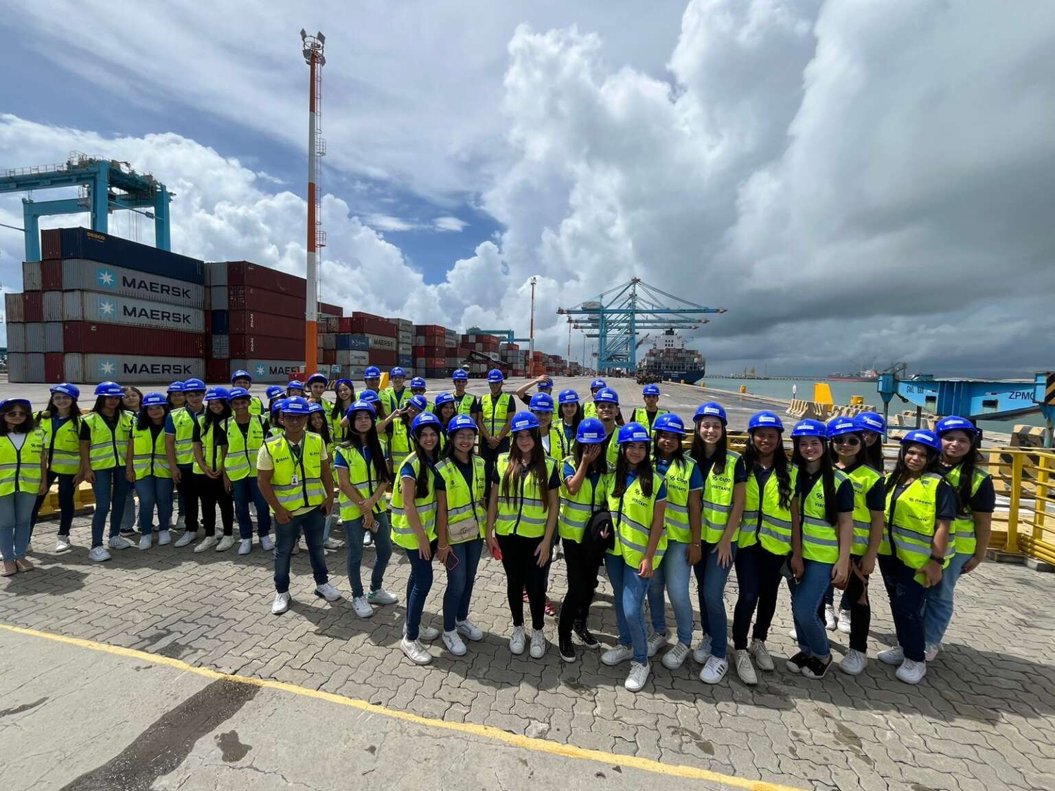 Alunos da EEEP Joaquim Filomeno Noronha participam de aula no Complexo ...